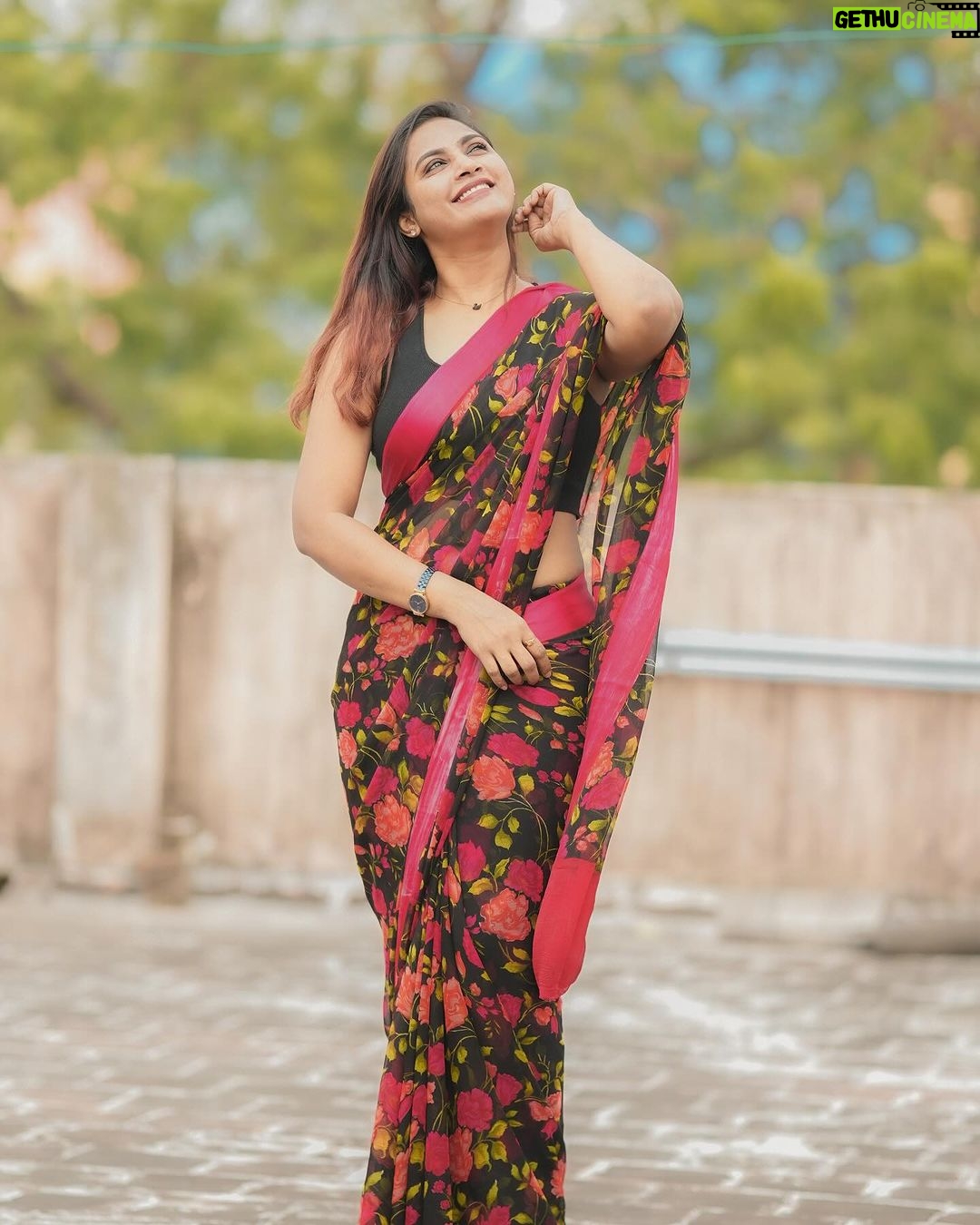 Actress Myna Nandhini HD Instagram Photos and Wallpapers December 2023 ...