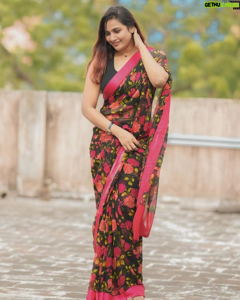 Actress Myna Nandhini HD Instagram Photos and Wallpapers December 2023 ...