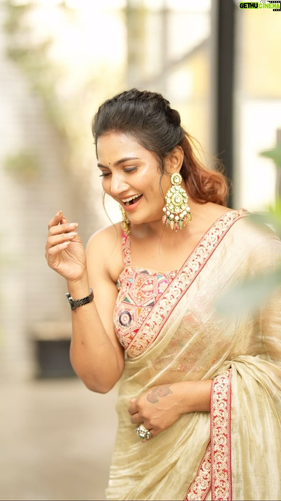 Myna Nandhini Instagram – Saree from @thorkal_couture_official camera ...