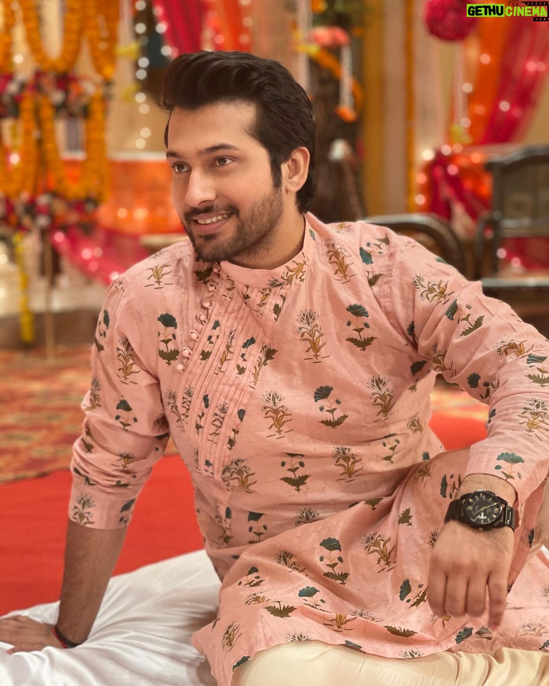 Namish Taneja Instagram – Be the reason someone smiles. Be the reason ...