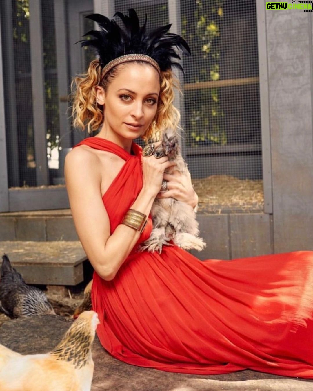 Nicole Richie Instagram – Ready to dance your ass off to music about ...