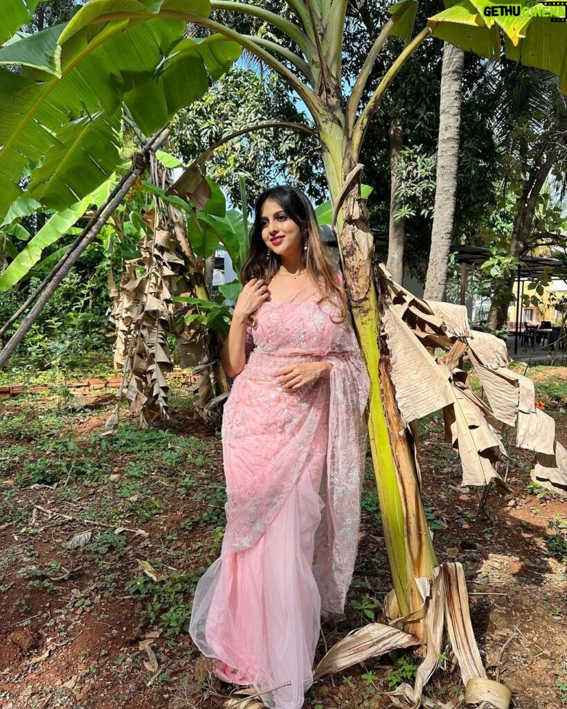 Actress Niveditha Gowda HD Instagram Photos and Wallpapers May 2023 | Gethu Cinema