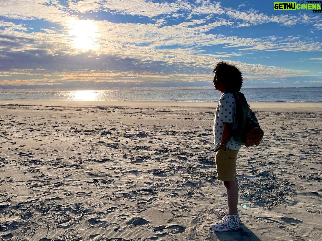 Paul Bettany Instagram – The brilliant @rileylooc on the set of Harvest ...