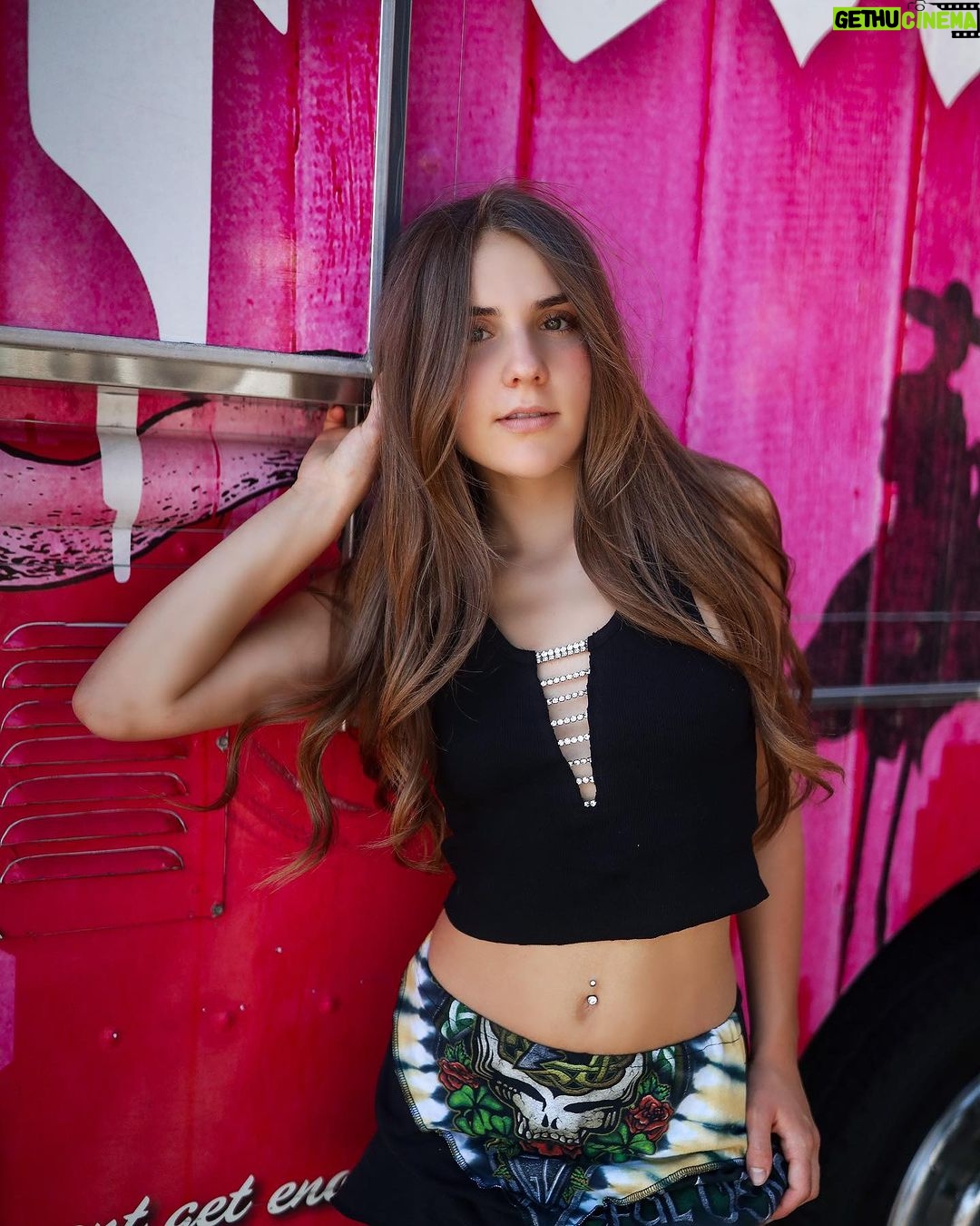 Piper Rockelle Instagram – can’t get enough? 🦩🌮 Pink Taco | Gethu Cinema