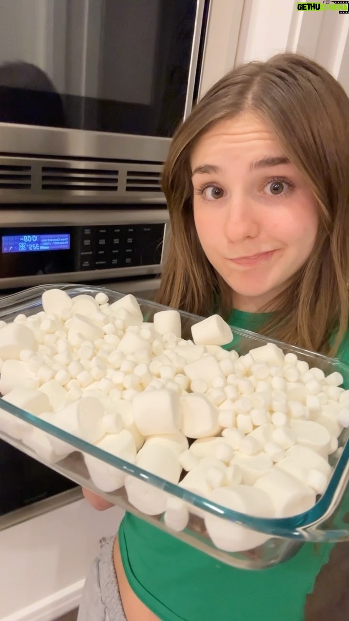 Piper Rockelle Instagram – what Christmas snack should I make next? 🍫🔥 ...