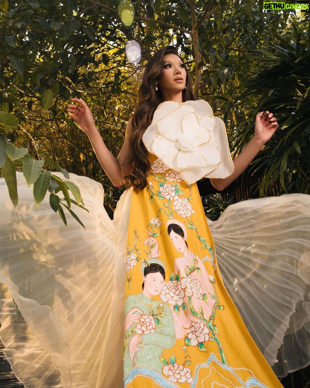 Plastique Tiara Instagram – Em xinh như hoa 🌼 Styled by @binsoul Photo ...