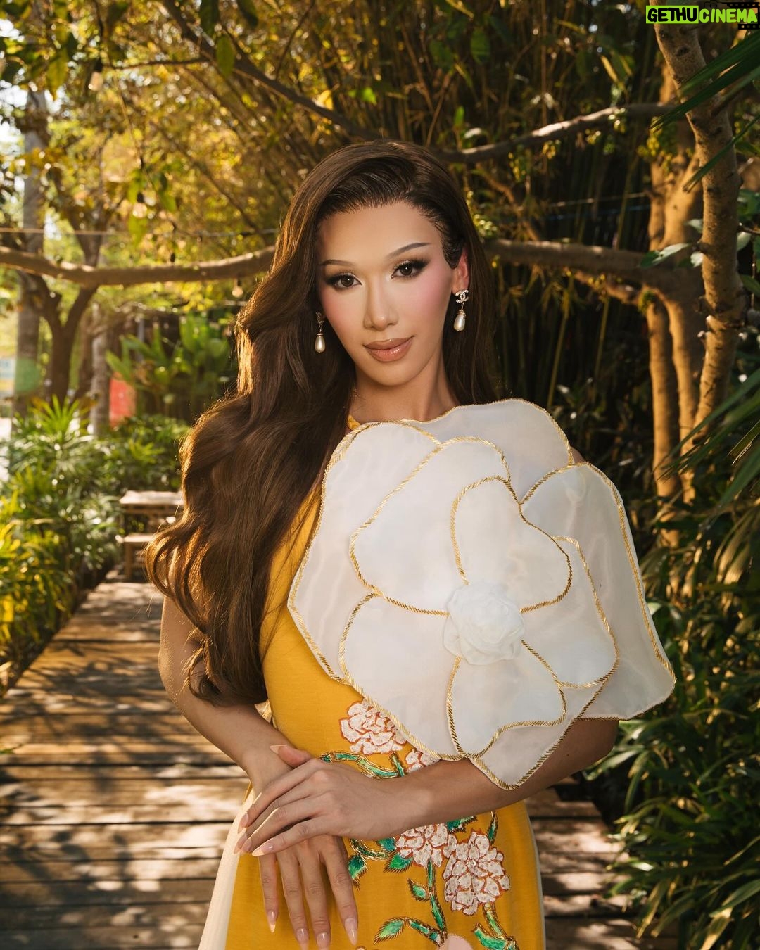 Plastique Tiara Instagram – Em xinh như hoa 🌼 Styled by @binsoul Photo ...