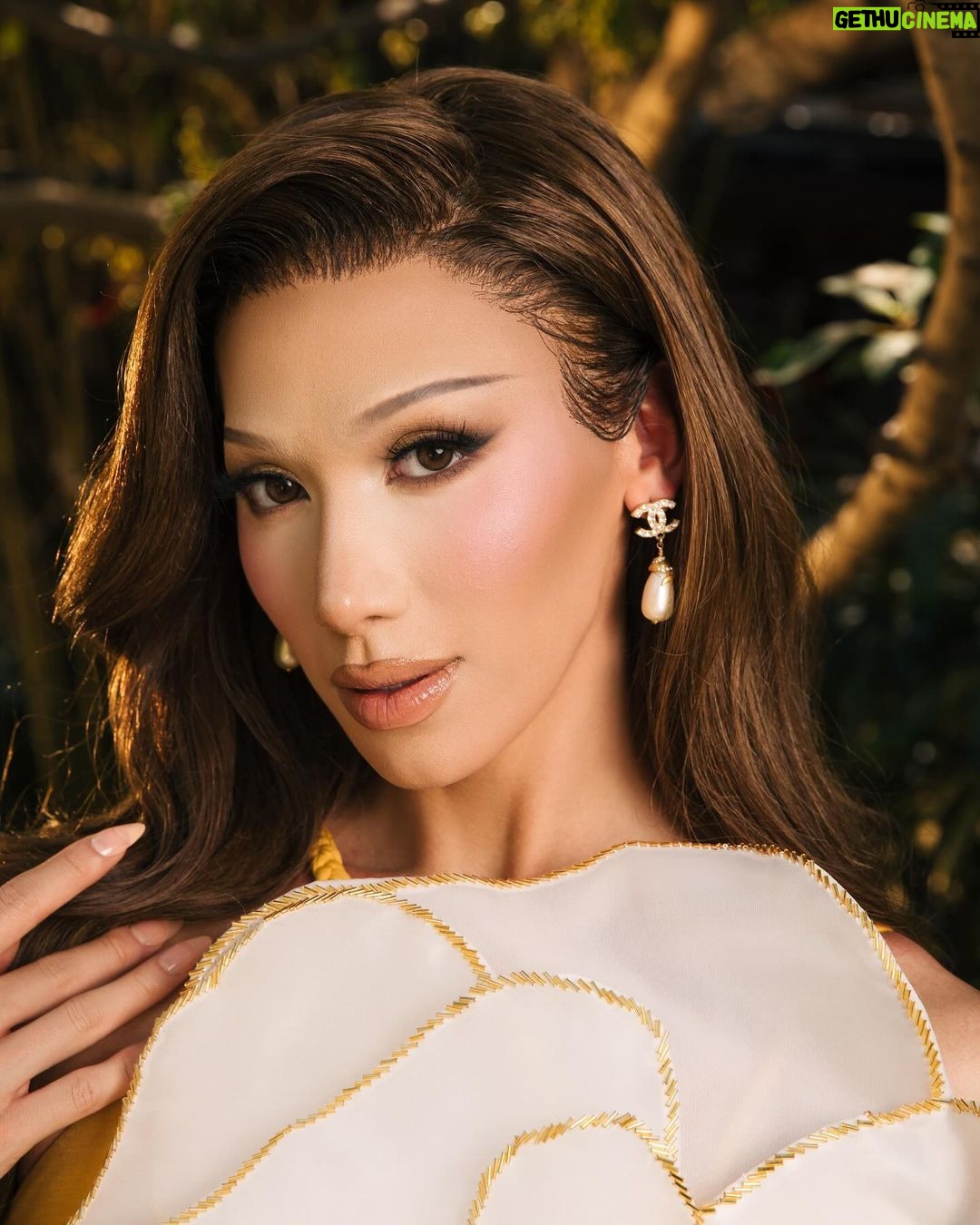 Plastique Tiara Instagram – Em xinh như hoa 🌼 Styled by @binsoul Photo ...