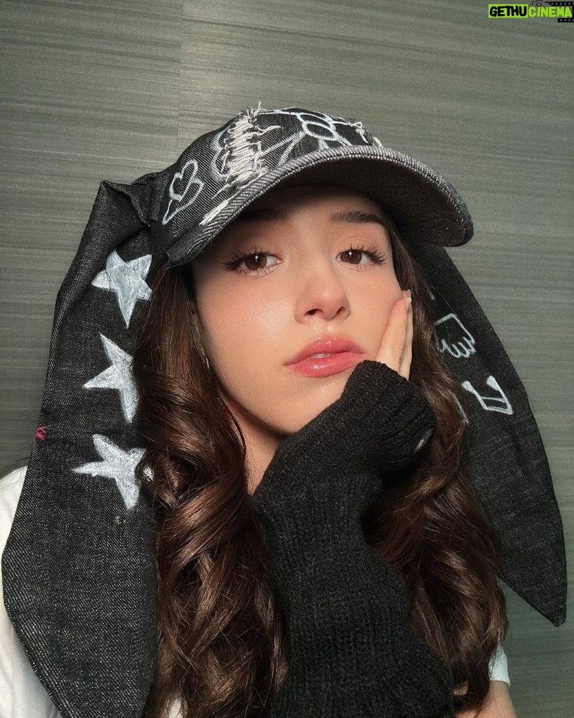 Pokimane Instagram – outside my comfort zone 💭 :)hehe | Gethu Cinema