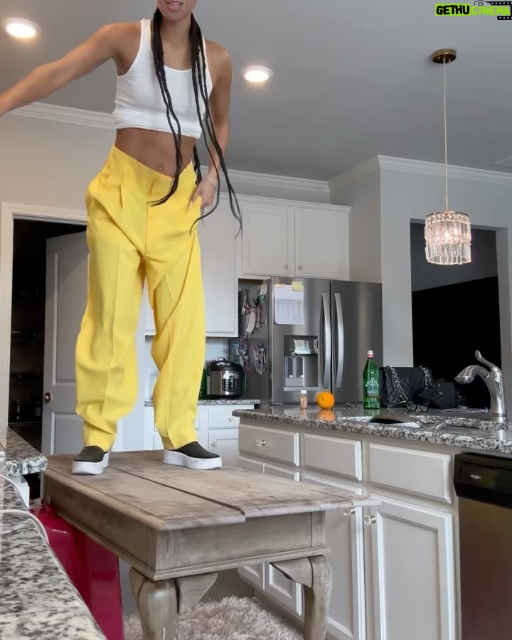 Pretty Vee Instagram – MOOD: STRIKE OVA HOES💃🏽😅🎥 – Woody Got Another ...