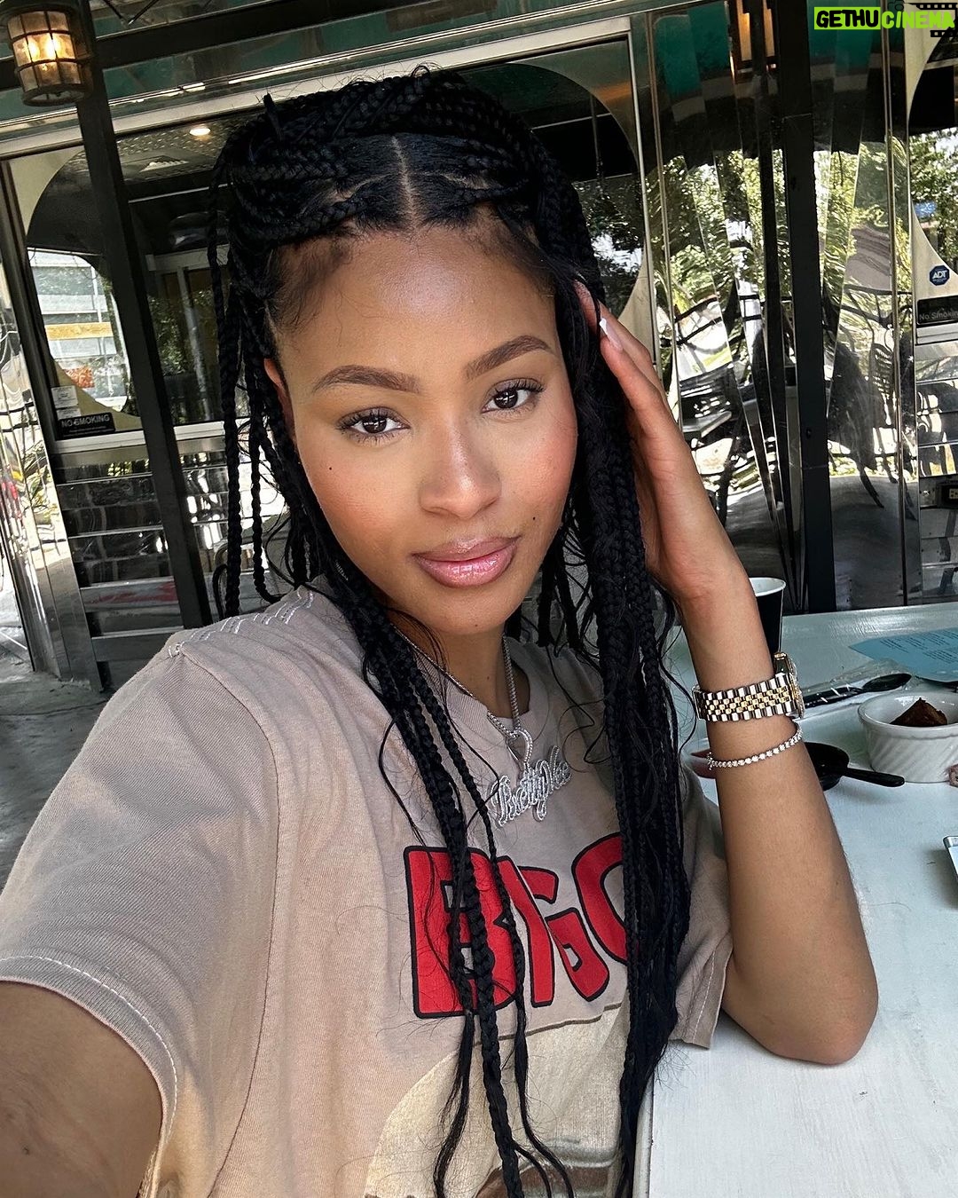 Pretty Vee Instagram – Sorry Just Busy Doing Everything I Said I Was ...