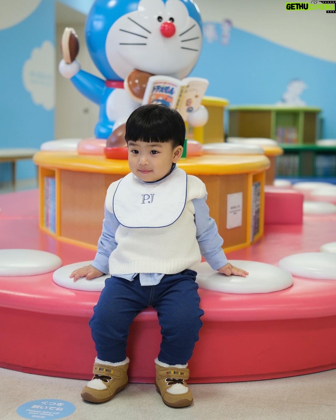 Actor Puttichai Kasetsin HD Instagram Photos and Wallpapers February ...
