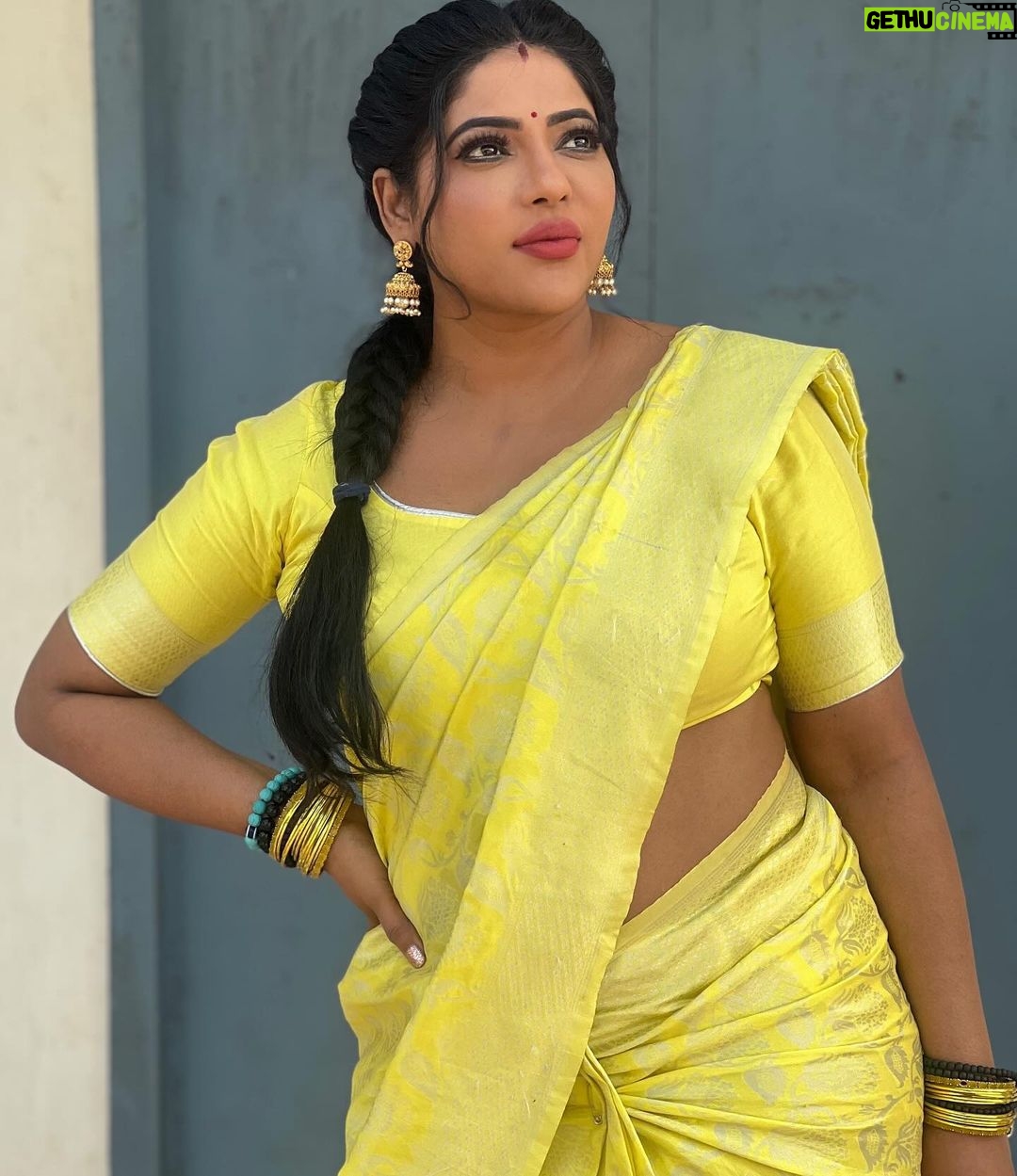 Reshma Pasupuleti Instagram – Glow & shine bright, it’s a beautiful day ...