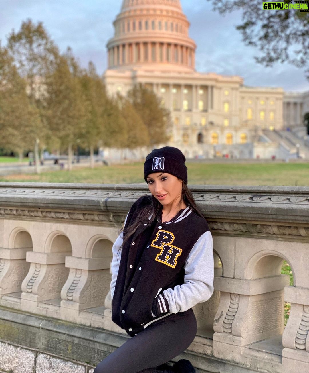 Reya Sunshine Instagram – Here I am looking wholesome AF at the Capitol ...