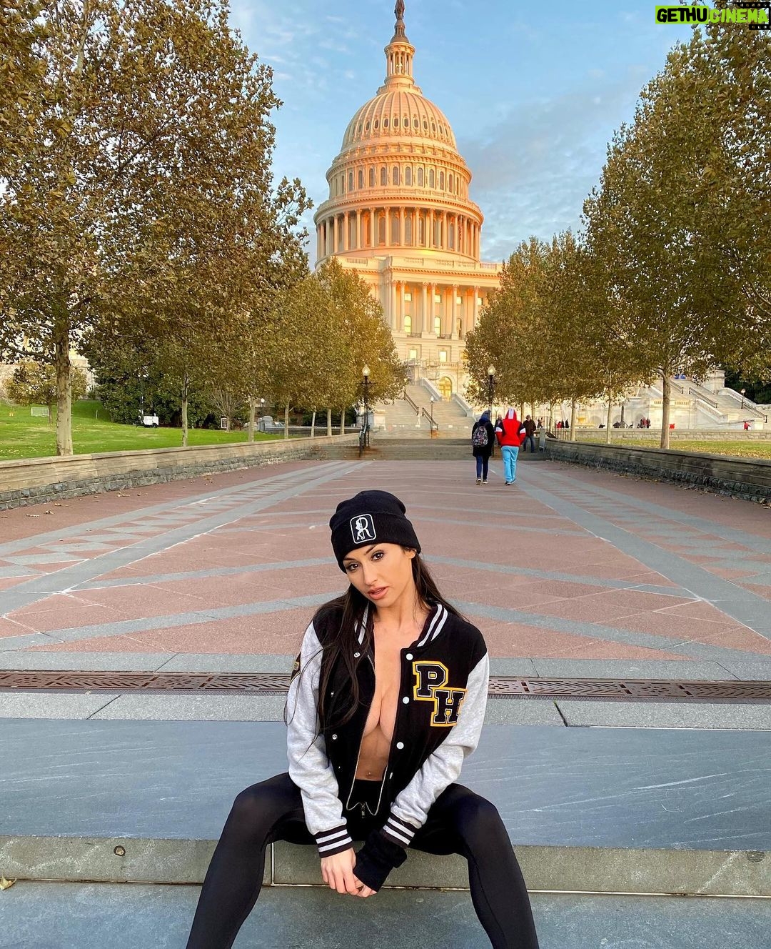 Reya Sunshine Instagram – Here I am looking wholesome AF at the Capitol ...