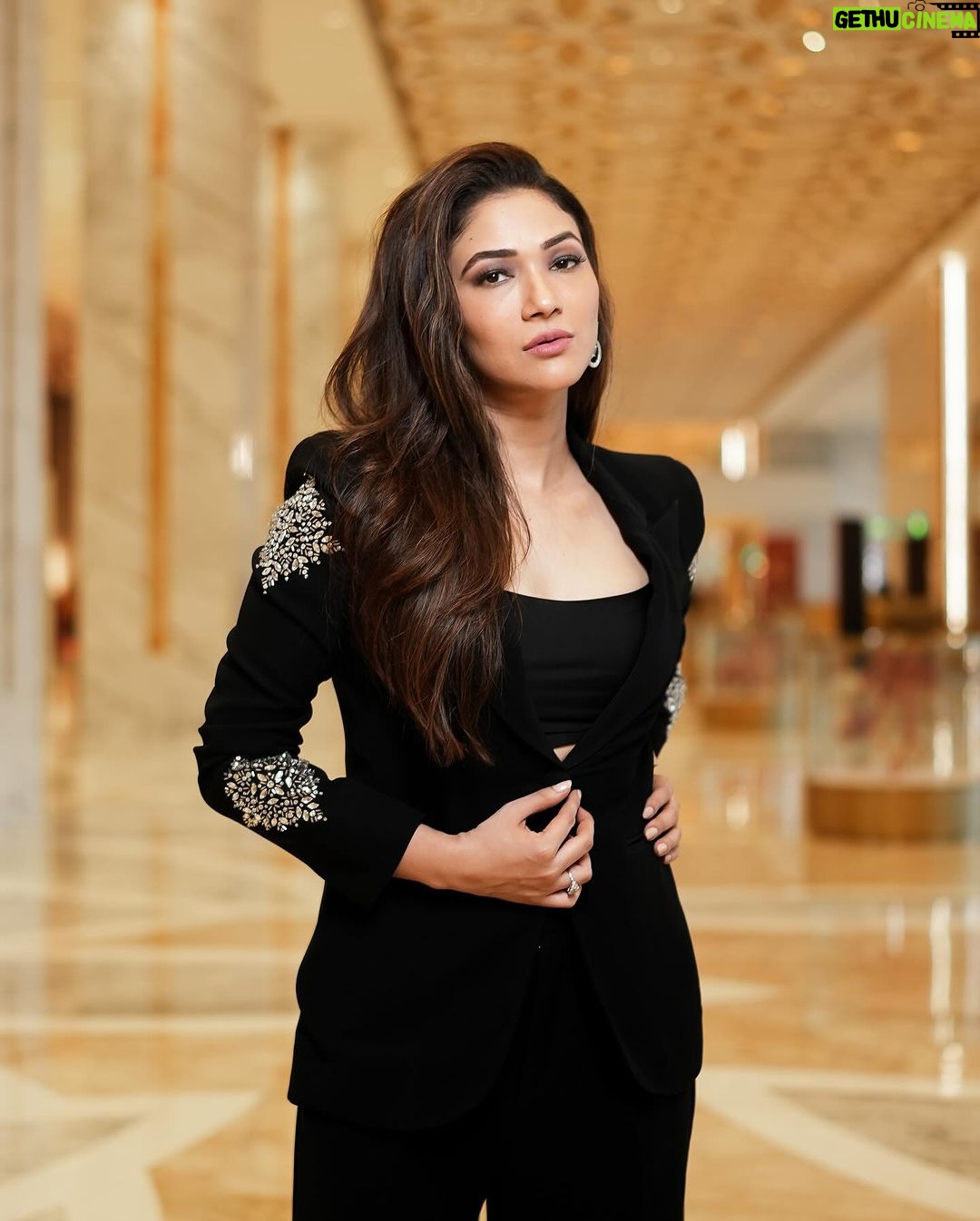 Ridhima Pandit Instagram – Channeling timeless elegance in sleek black ...