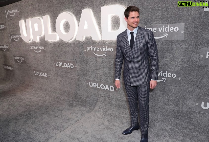 Robbie Amell Instagram – I love these people so much. Upload is back on ...