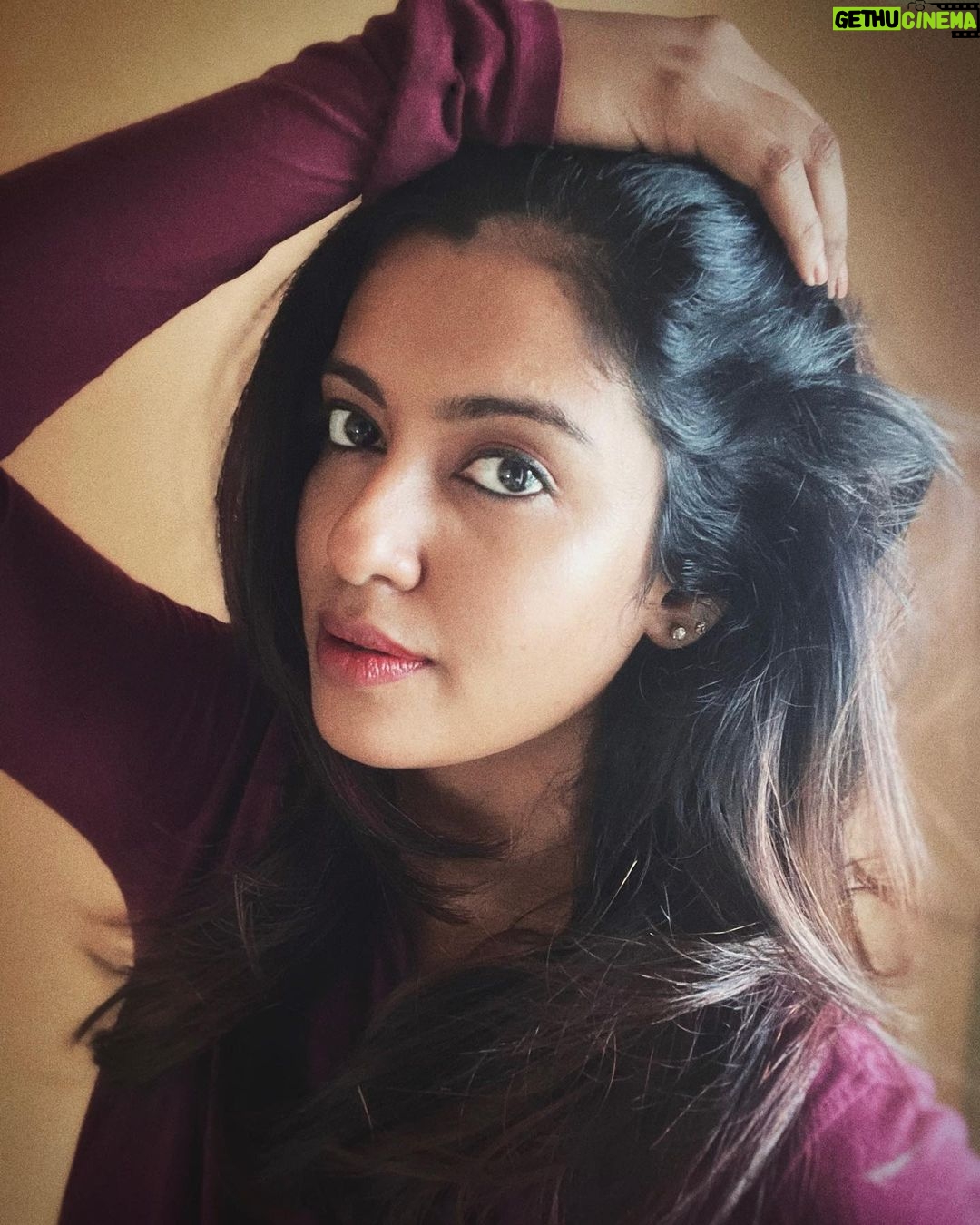 Roshini Haripriyan Instagram – ️ ️‍🔥🤍 📷 self portrait #roshni # ...