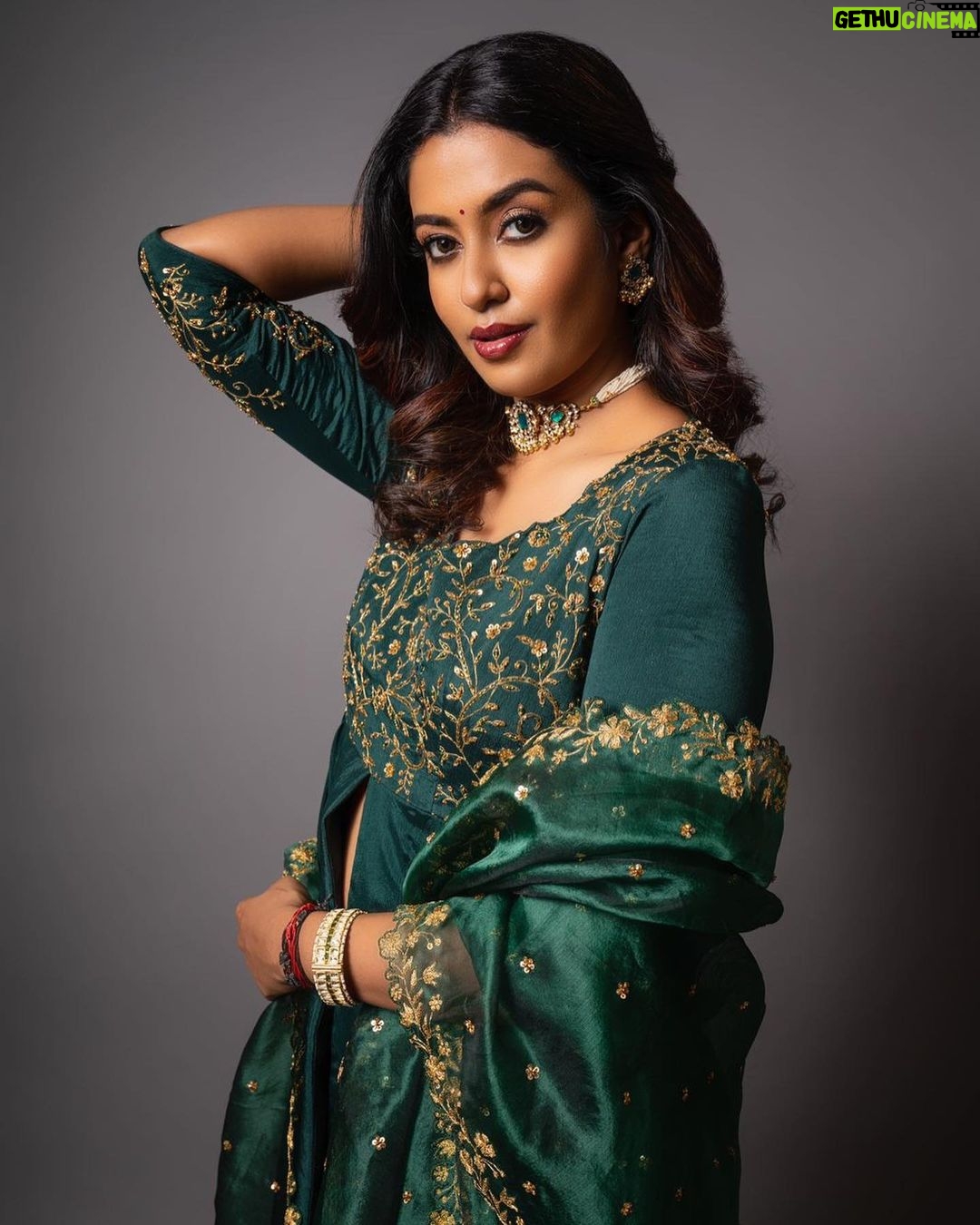 Roshini Haripriyan Instagram – Showcasing @sameenasofficial ‘s forest ...