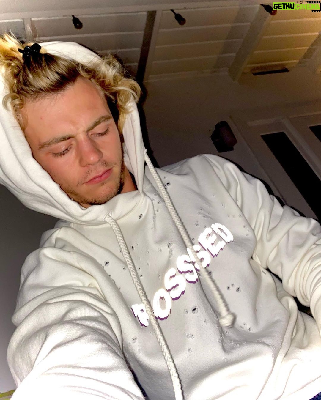 Ross Lynch Instagram – 📸 having fun with the cha ching Los Angeles ...