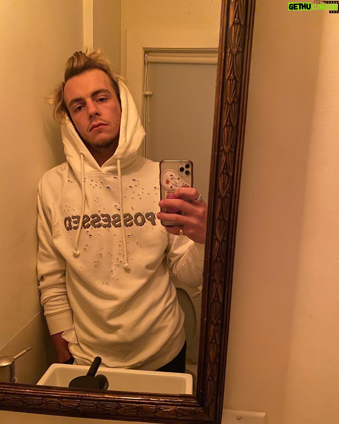 Ross Lynch Instagram – 📸 having fun with the cha ching Los Angeles ...