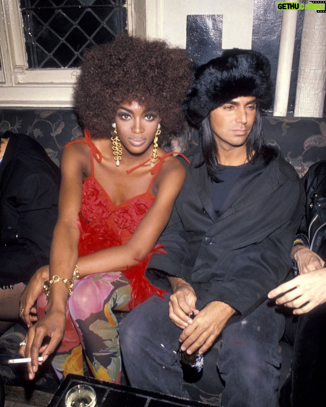 Rowan Blanchard Instagram – Just….. because !!! 🎁 Happy Holidays ...