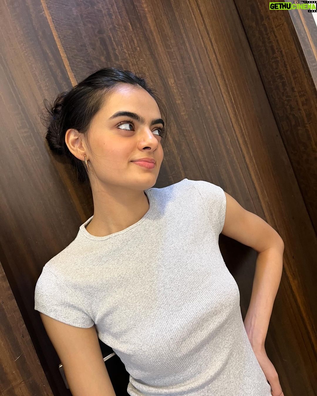 Ruhanika Dhawan Instagram – Praying to the algorithm gods. Pls be nice ...