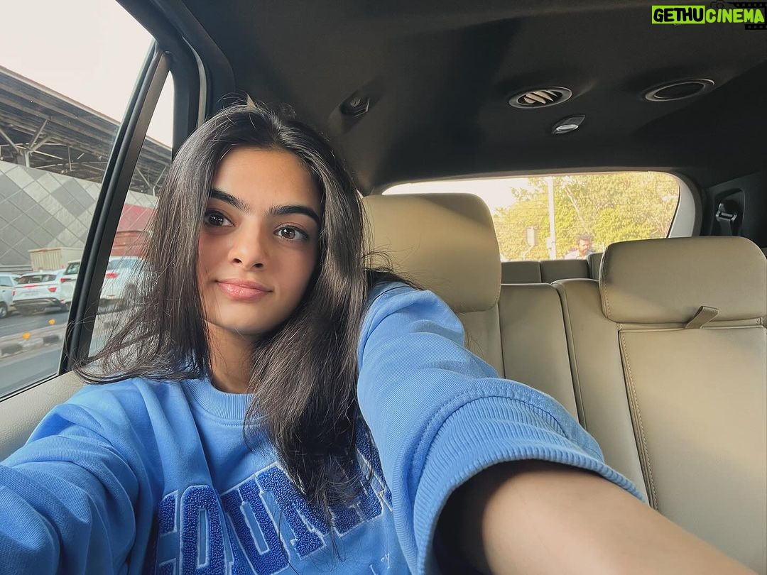 Ruhanika Dhawan Instagram – did a mini photo shoot en route :p # ...