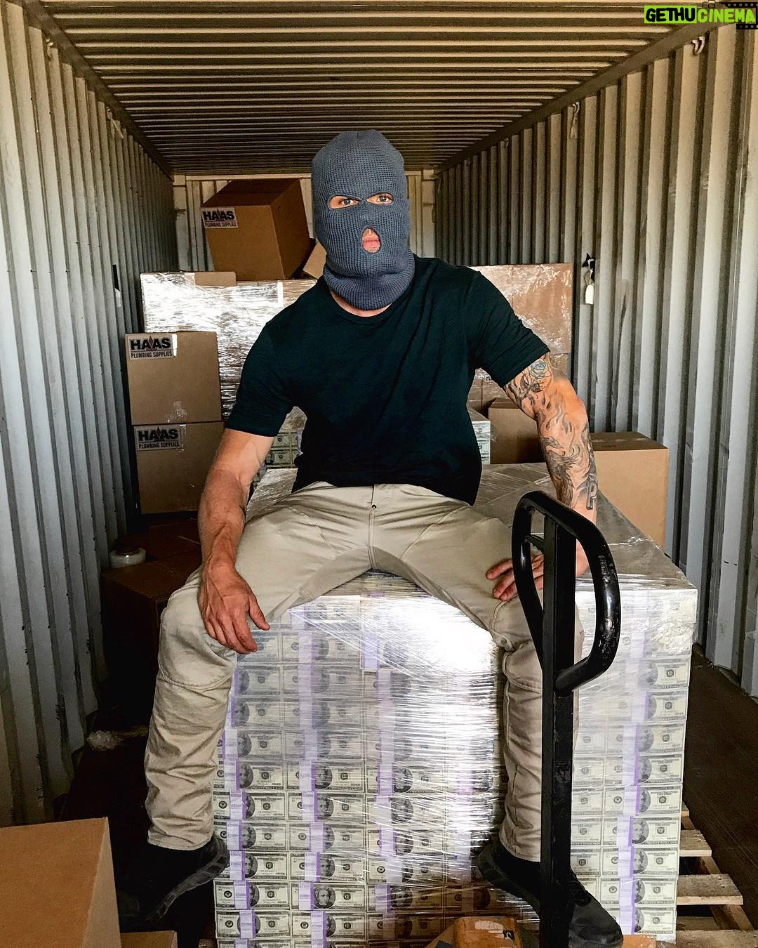 Ryan Phillippe Instagram – & tomorrow i’ll be on the floor of the ...