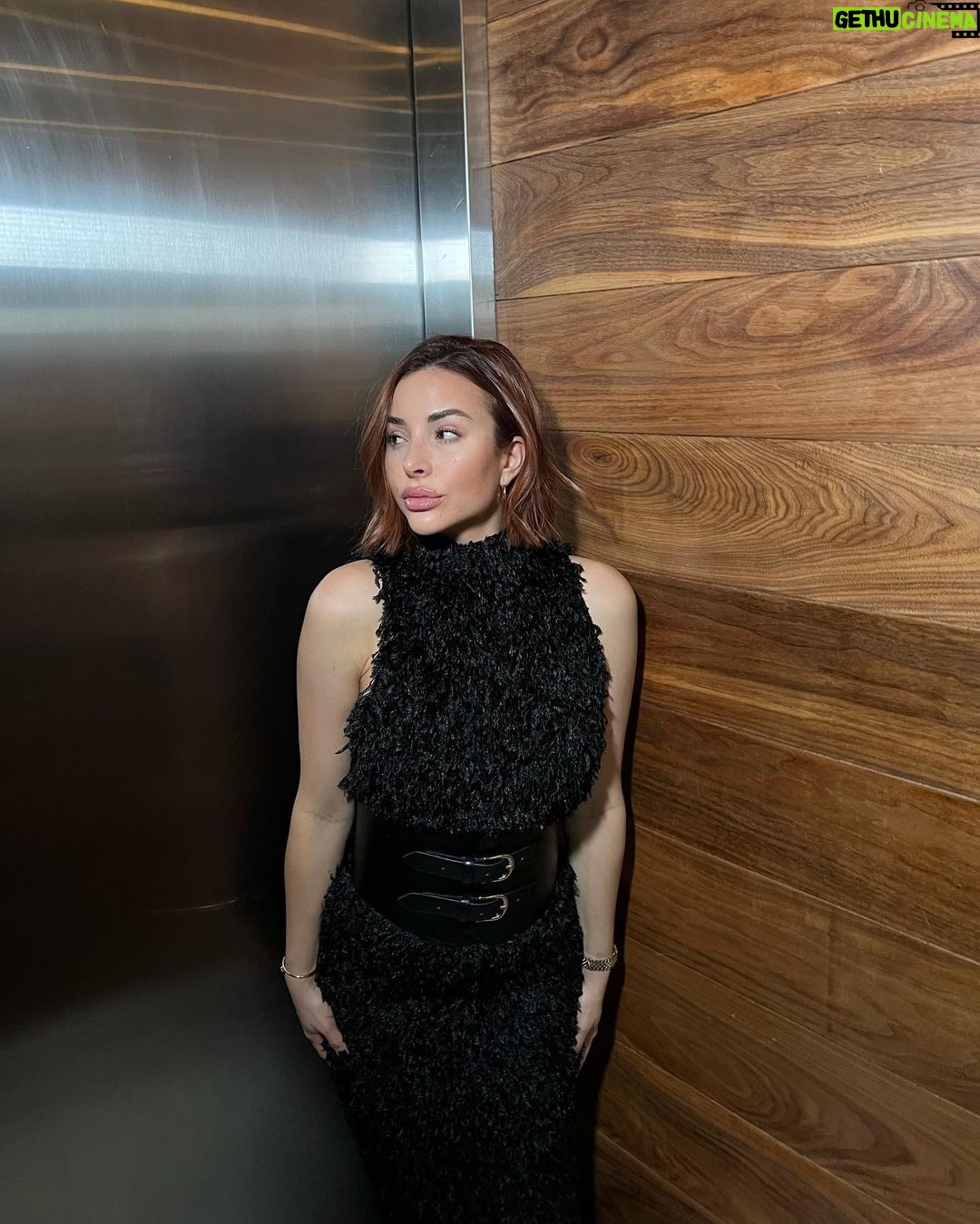 Rym Renom Instagram – A night in New York 🖤 Combien sur /10 pour ce ...