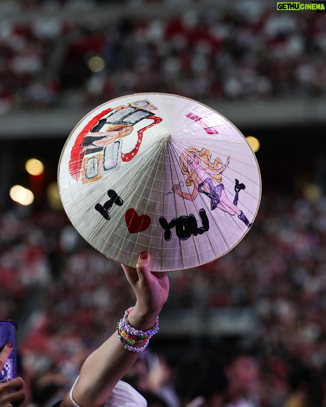 Sabrina Carpenter Instagram – Singapore Eras Tour !!! thank you for ...