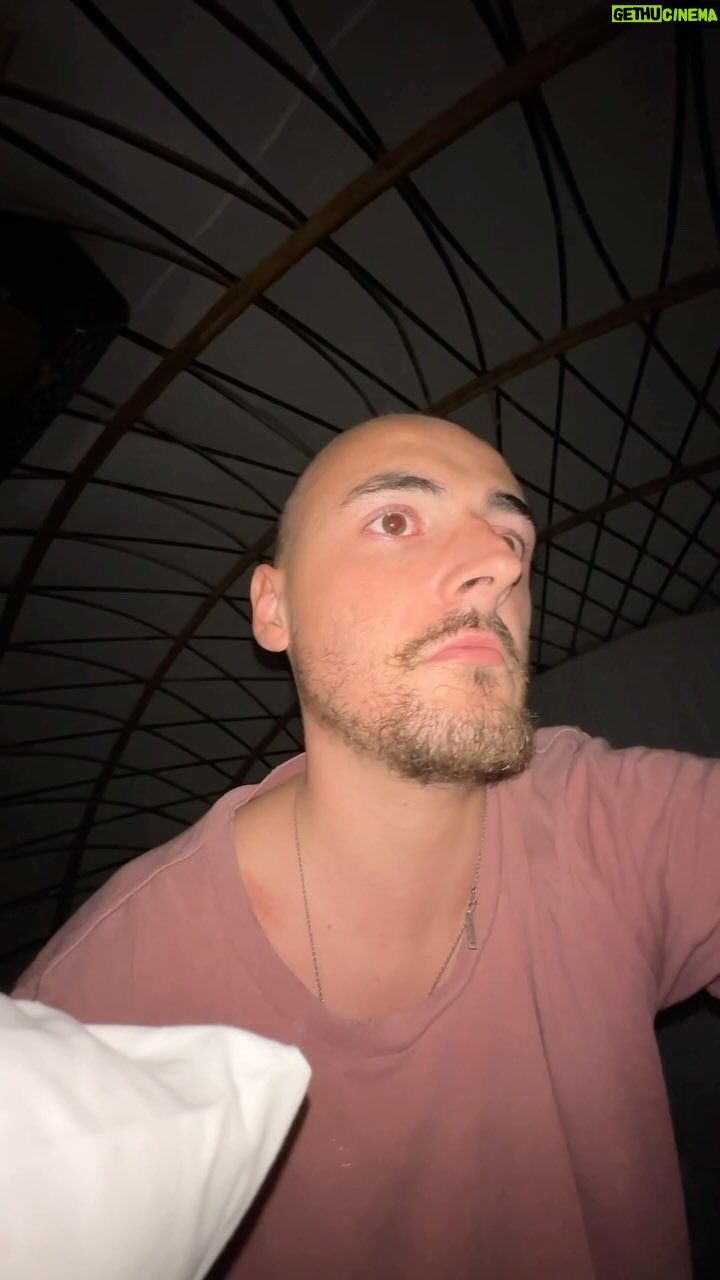 Salvatore Cinquegrana Instagram – Surry Jones e il bagno nella giungla ...