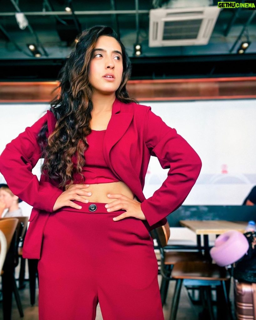 Actress Sameeksha Sud HD Instagram Photos and Wallpapers April 2023 ...