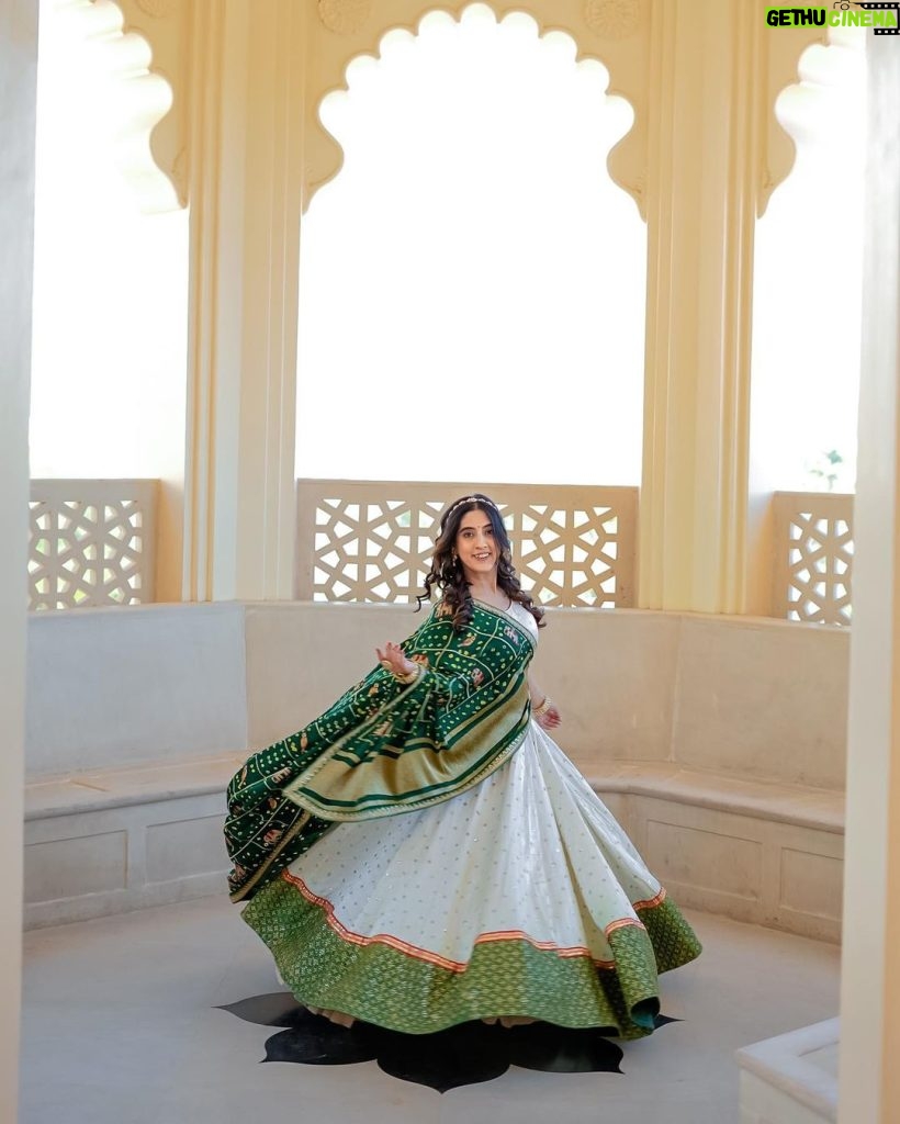 Actress Sameeksha Sud HD Instagram Photos and Wallpapers March 2023 ...