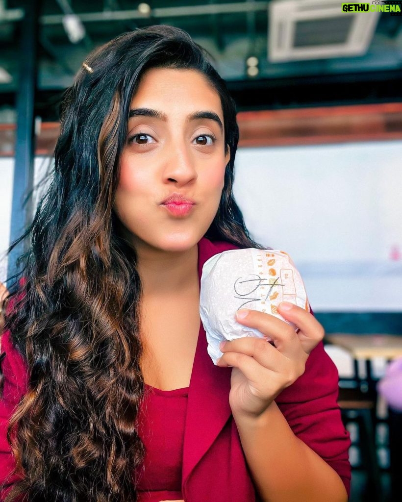 Actress Sameeksha Sud HD Instagram Photos and Wallpapers May 2023 ...