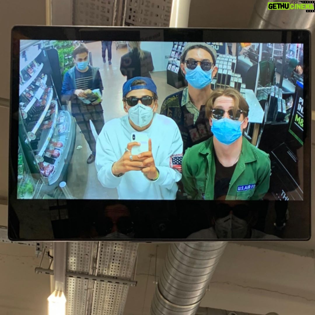 Sebastian Croft Instagram – I love these humans very much 💕🍂 | Gethu Cinema