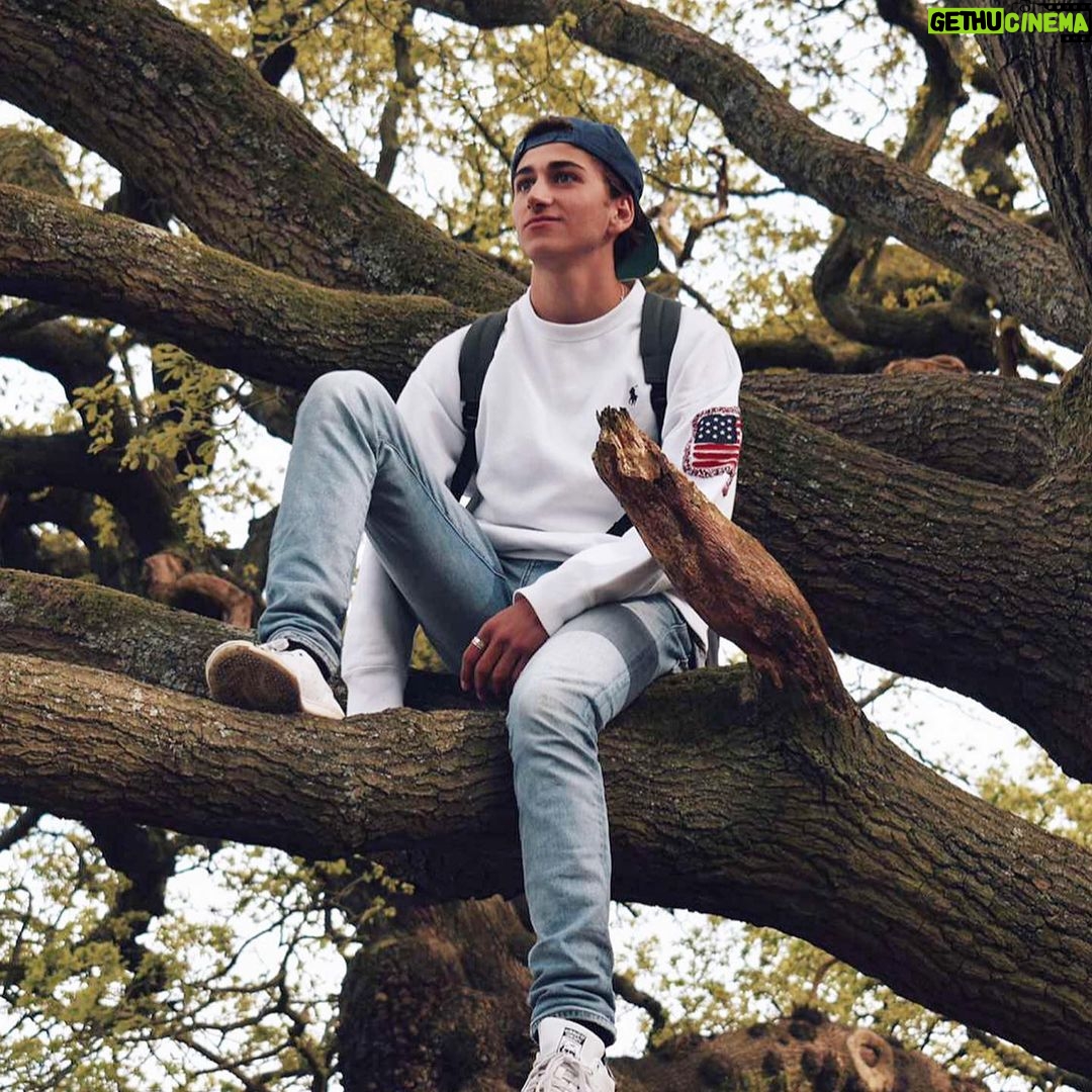 Sebastian Croft Instagram – I love these humans very much 💕🍂 | Gethu Cinema