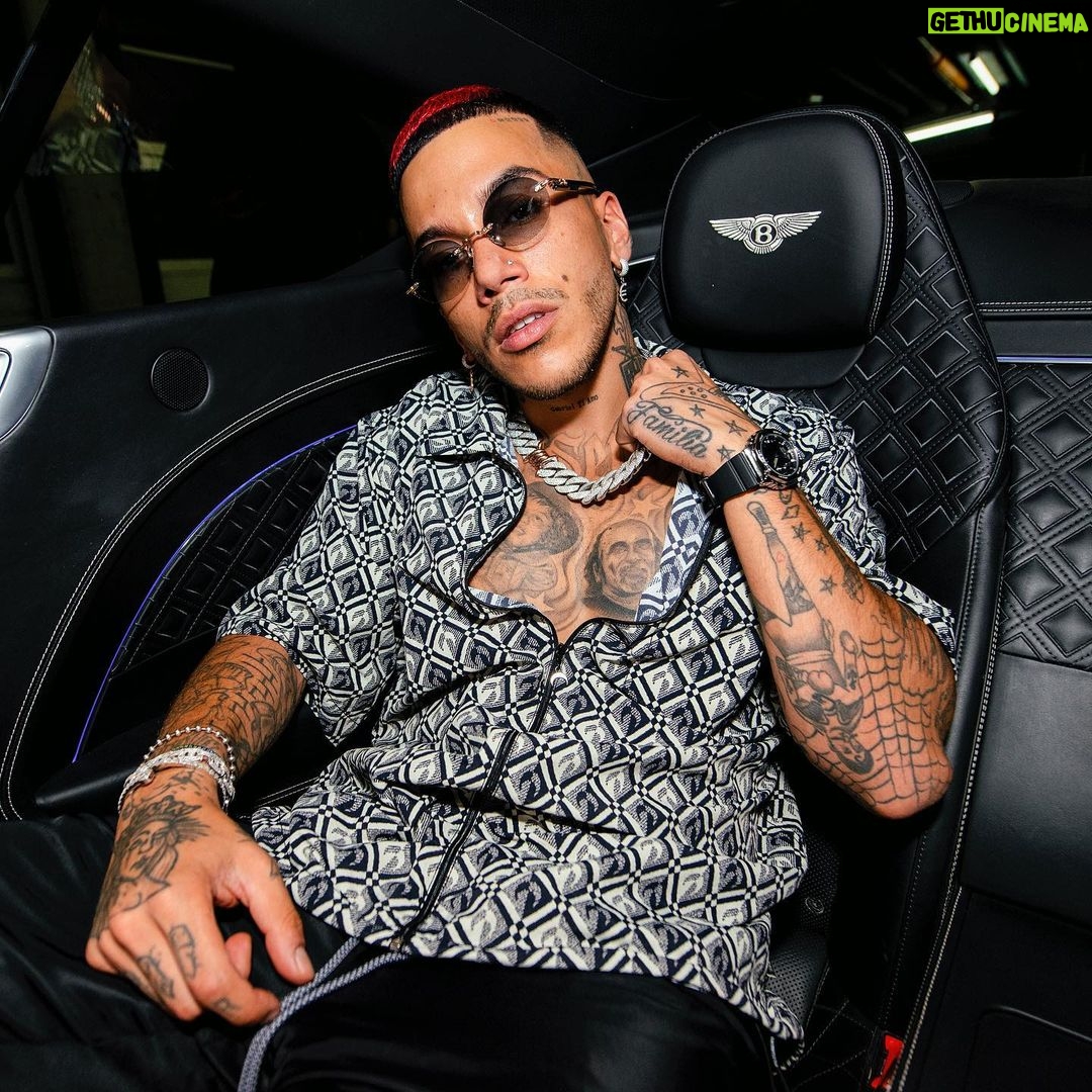 Sfera Ebbasta Instagram – Sedili in pelle del Bentley, sedili in pelle ...