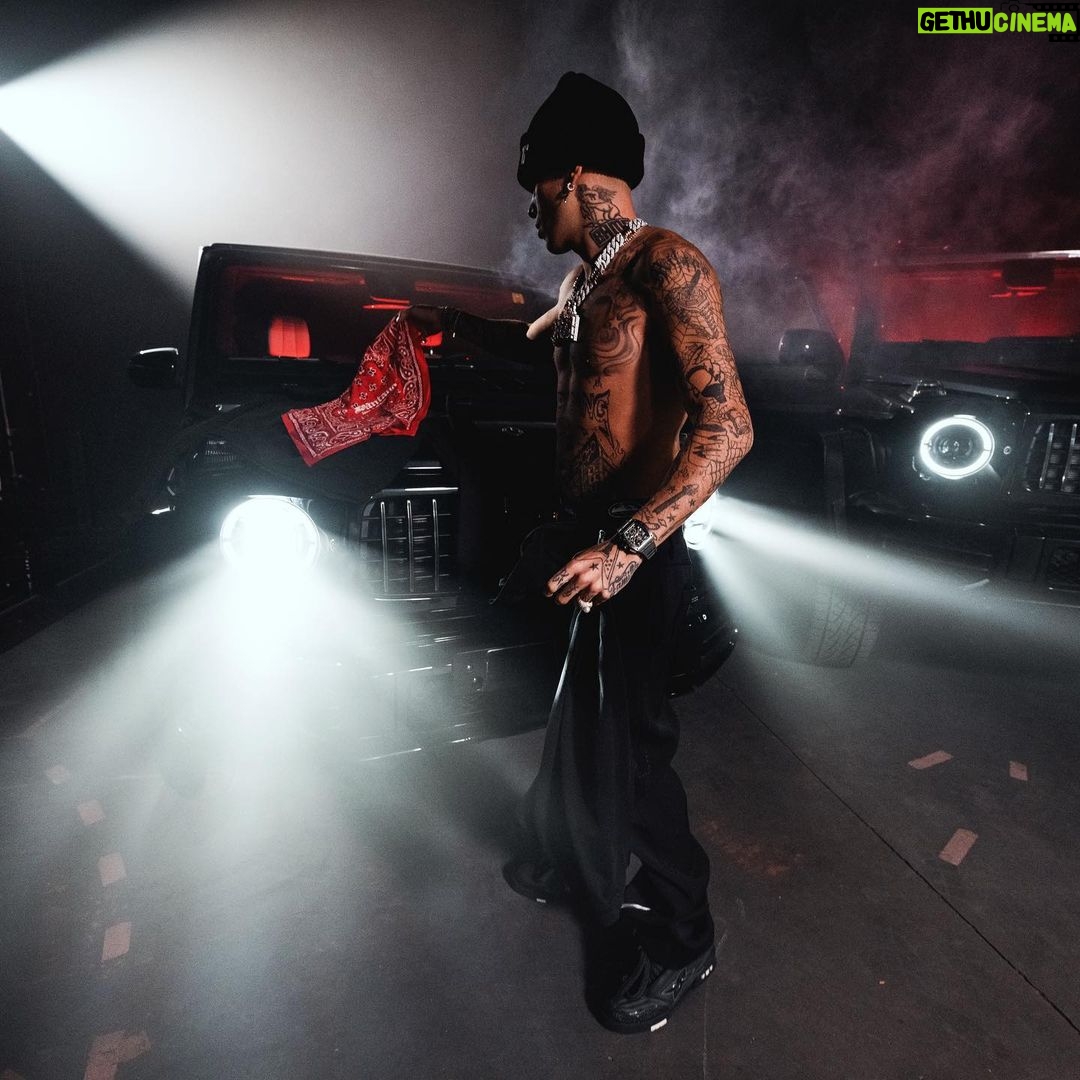 Sfera Ebbasta Instagram – G63 out now on YouTube #freeshiva 🩸 | Gethu ...