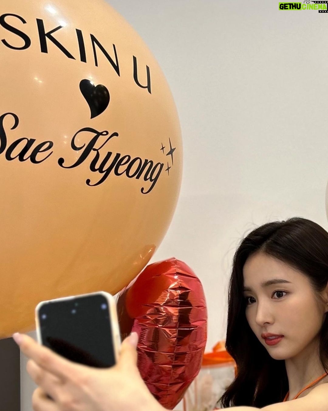 Shin Se-kyung Instagram – 스킨유🧡 @skinu.official 🧡 | Gethu Cinema