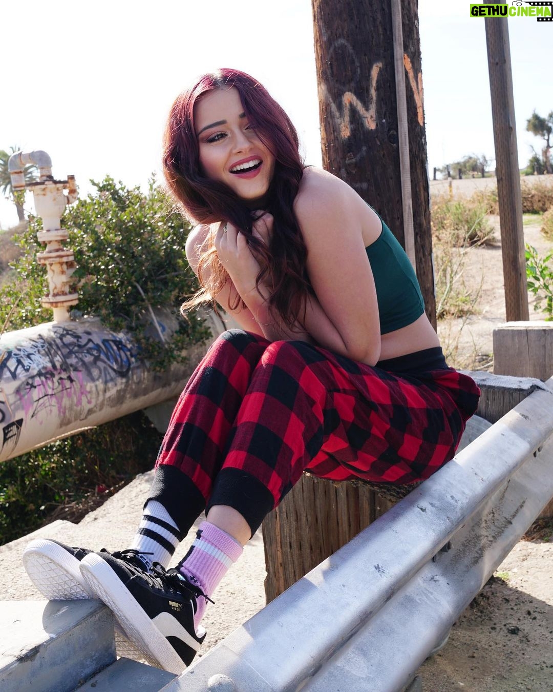 Sophie Fergi Instagram – Kicking off the new year with some new kicks ...