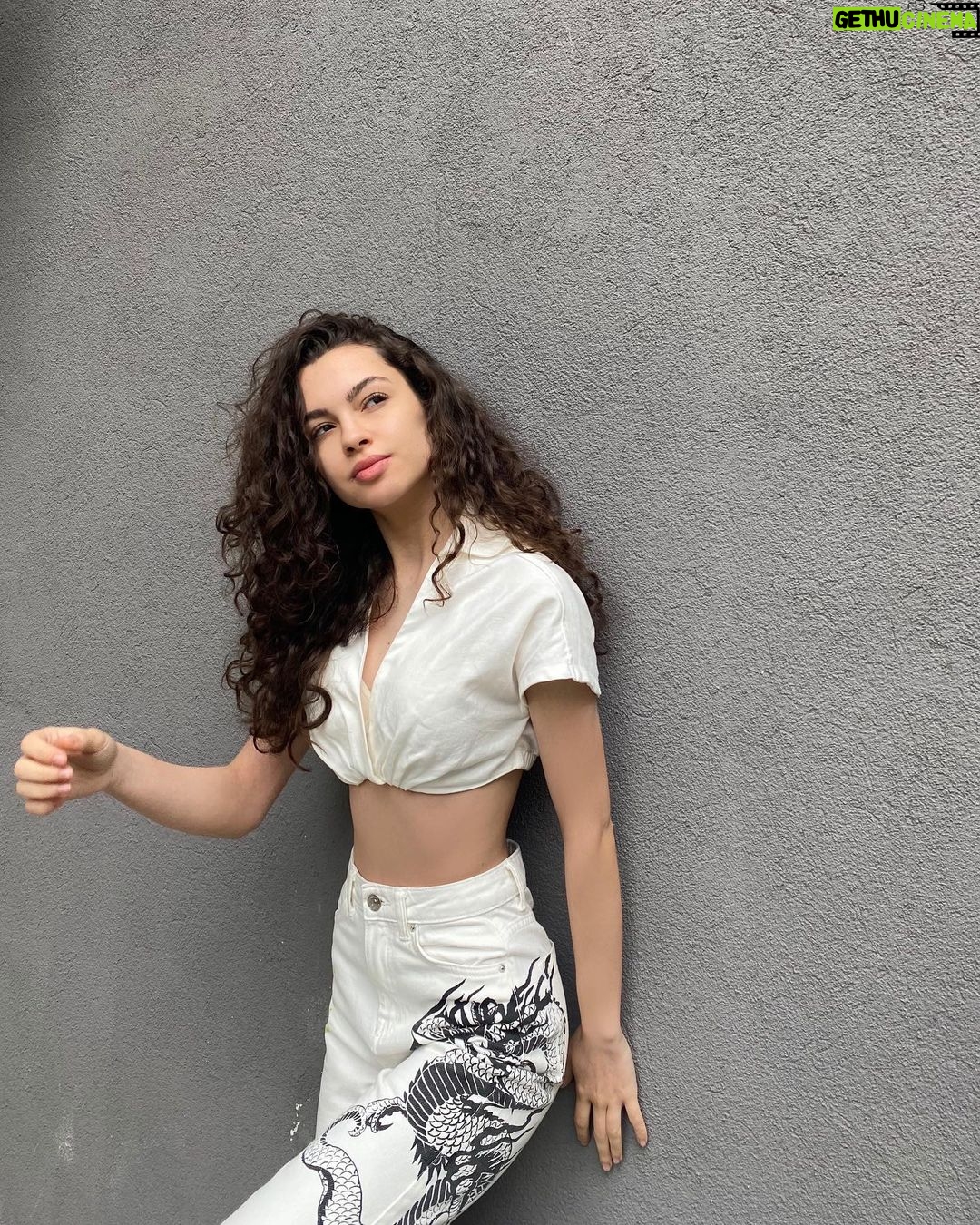 Actress Su Burcu Yazgı Coşkun HD Instagram Photos and Wallpapers April ...