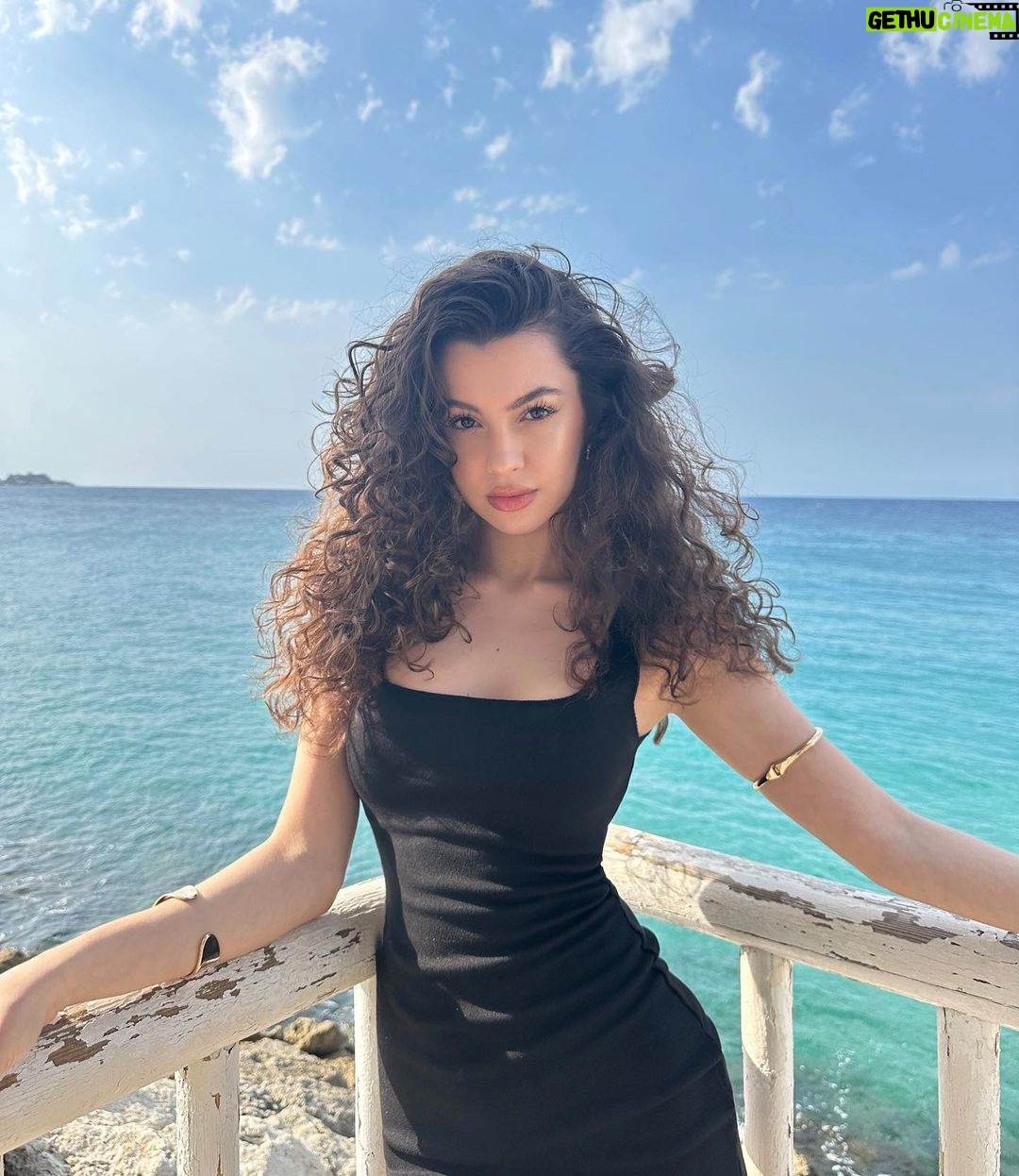 Actress Su Burcu Yazgı Coşkun HD Instagram Photos and Wallpapers March ...
