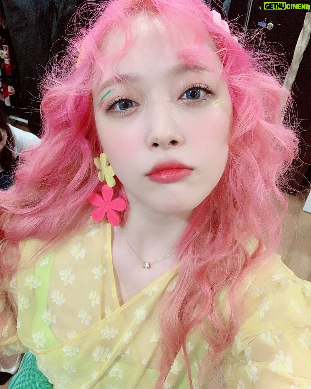 Actress Sulli HD Instagram Photos and Wallpapers June 2019 | Gethu Cinema