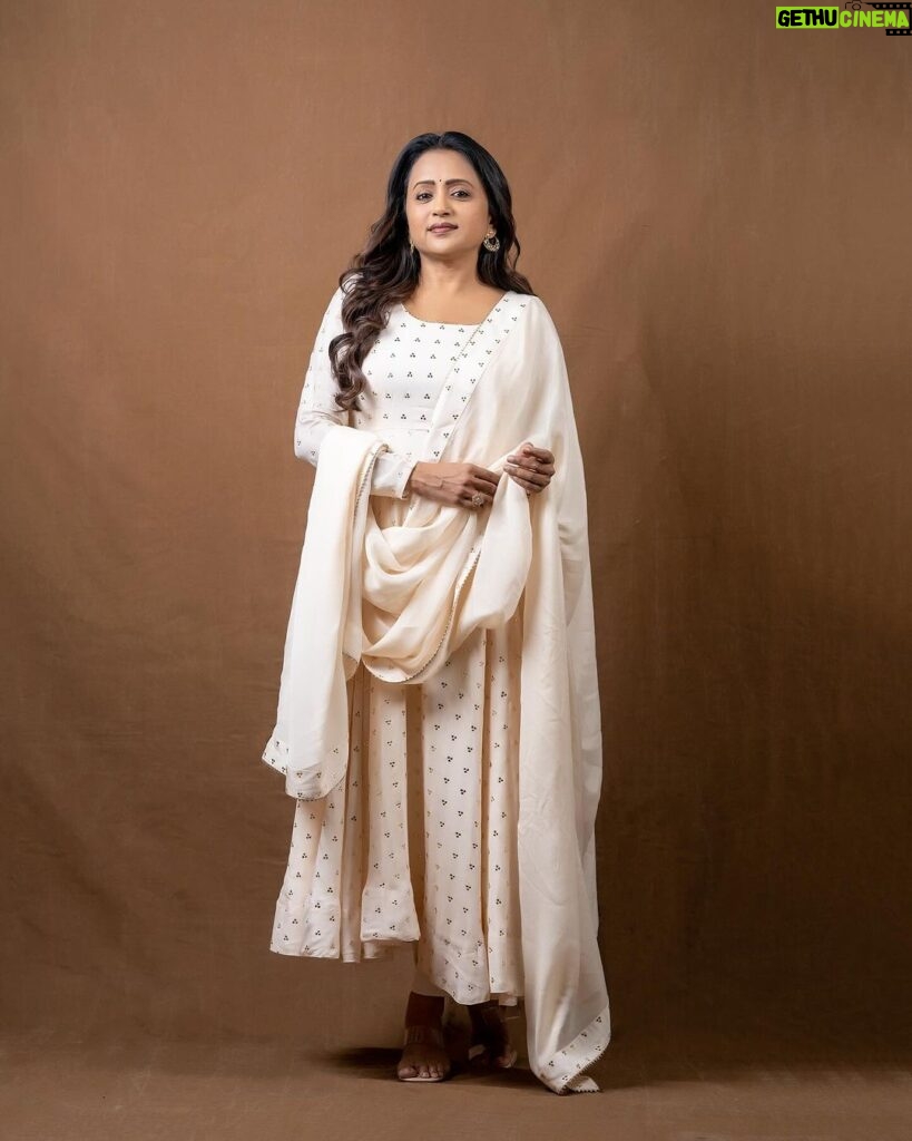Actress Suma Kanakala HD Instagram Photos and Wallpapers March 2024 ...