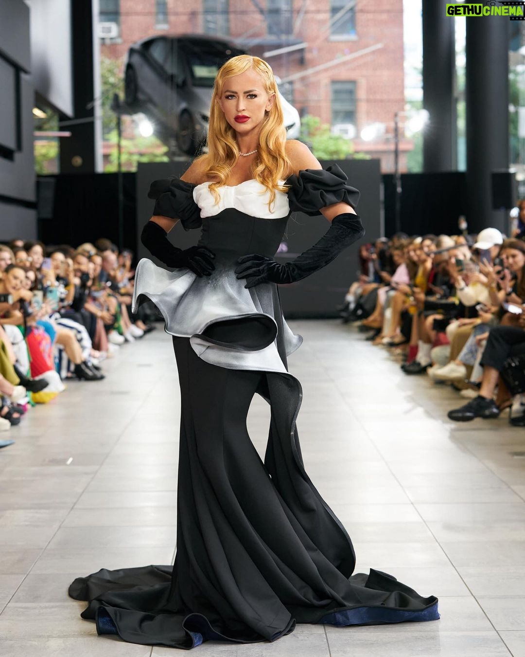 Summer Rae Instagram – Me: I’m real chill, like to blend in Also me: # ...