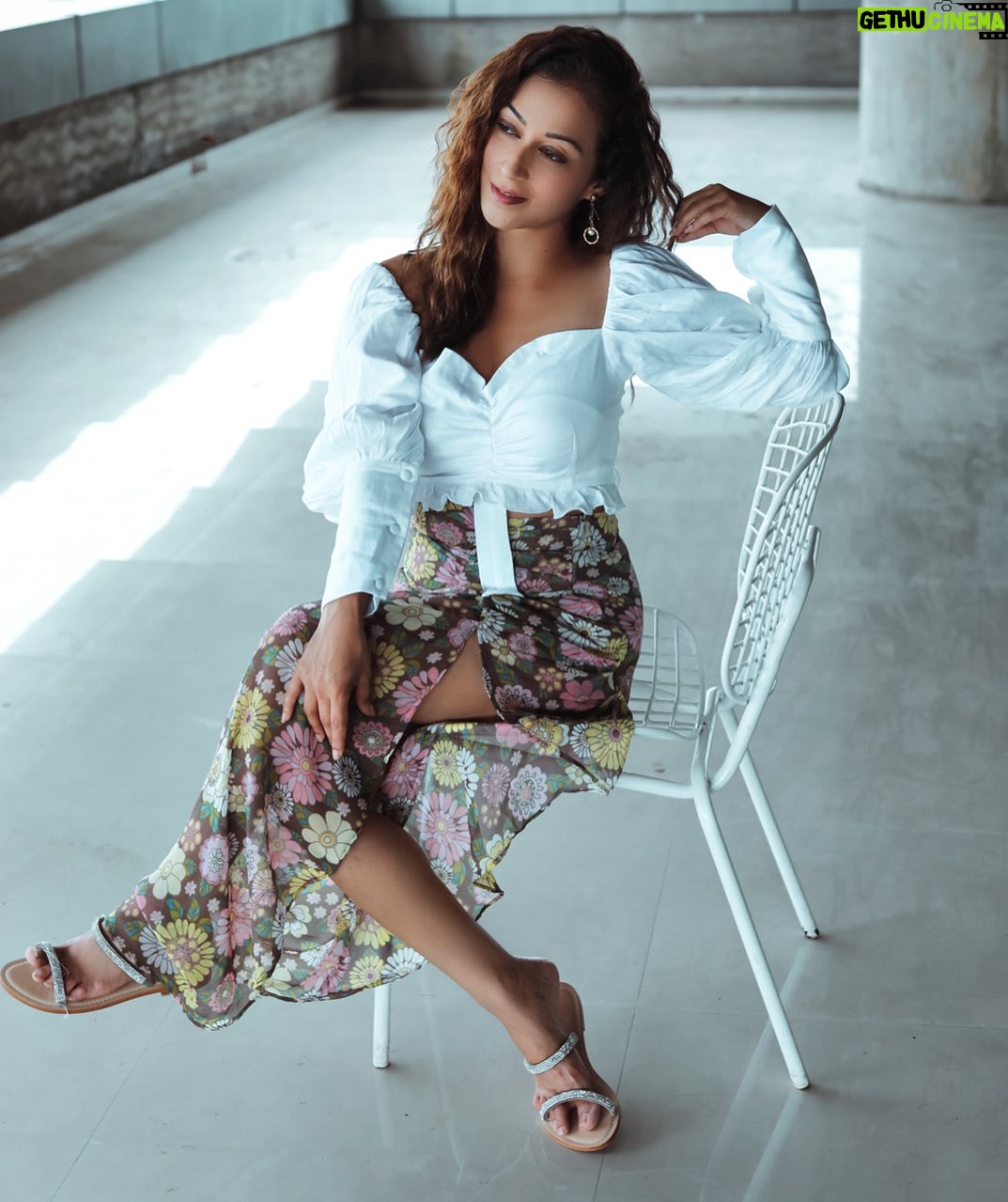 Sunayana Fozdar Instagram – Mood 🤍 Wearing @moonstruckbyss 📷 ...