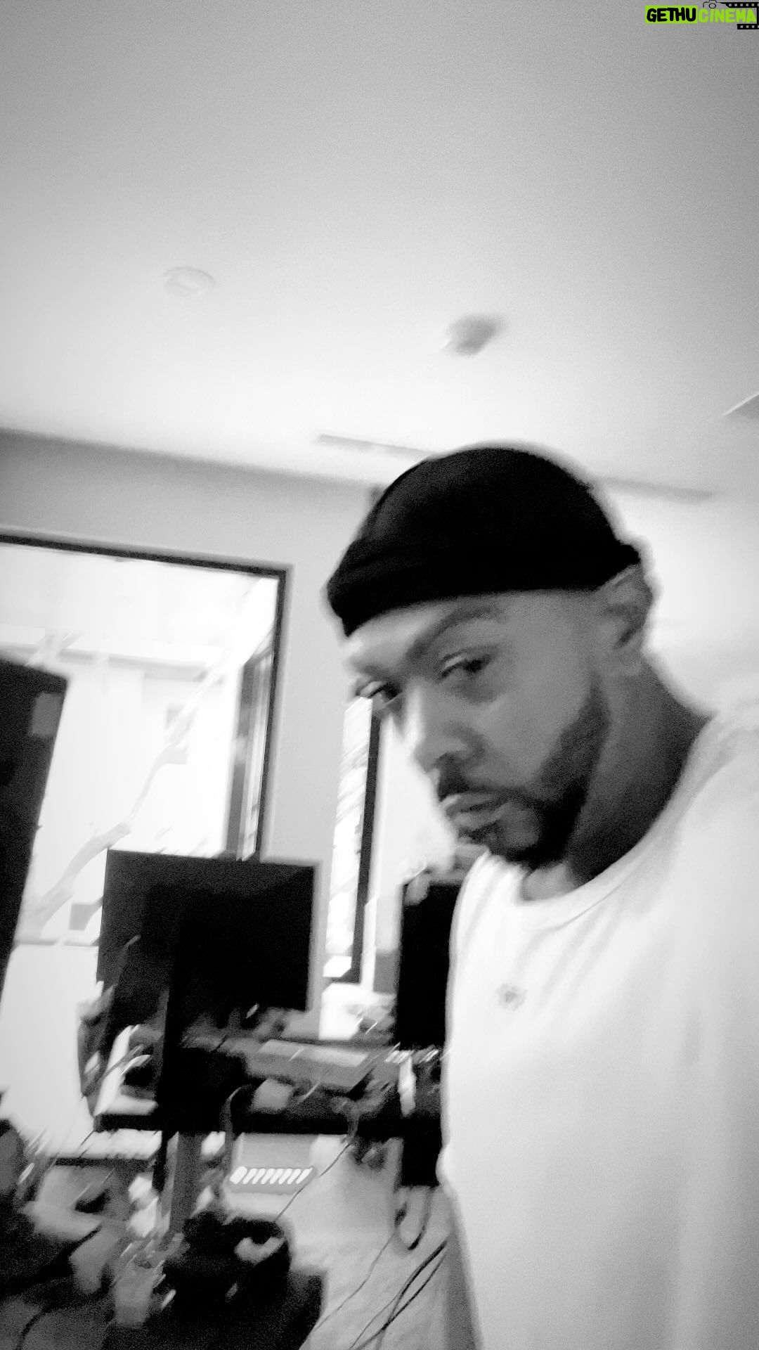 Timbaland Instagram – Merry Christmas 🎄 🎄⚡️🧑‍🍳🤯🤯🧑‍🍳 @deats_official ...