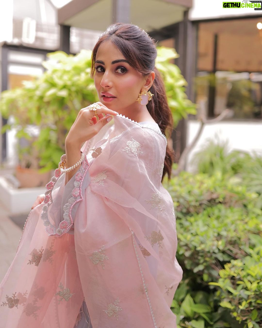 Actress Ushna Shah HD Instagram Photos and Wallpapers June 2024 | Gethu ...