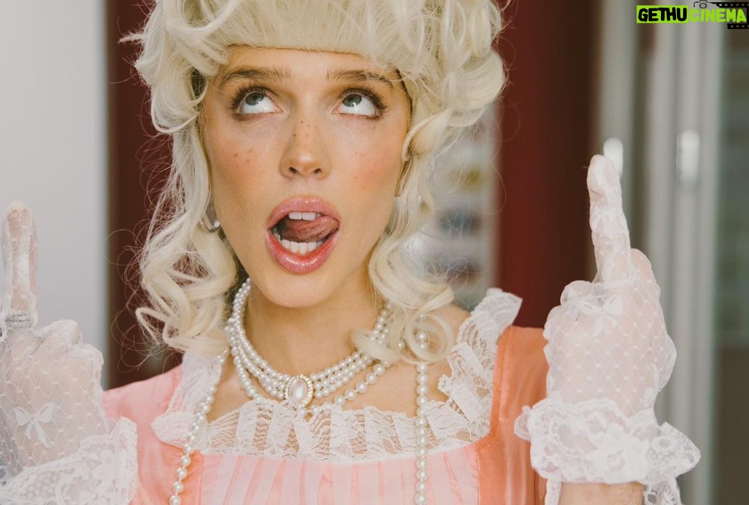 Alexandra Cooper Instagram – So much tea, where do I even begin? 😉 NEW ...